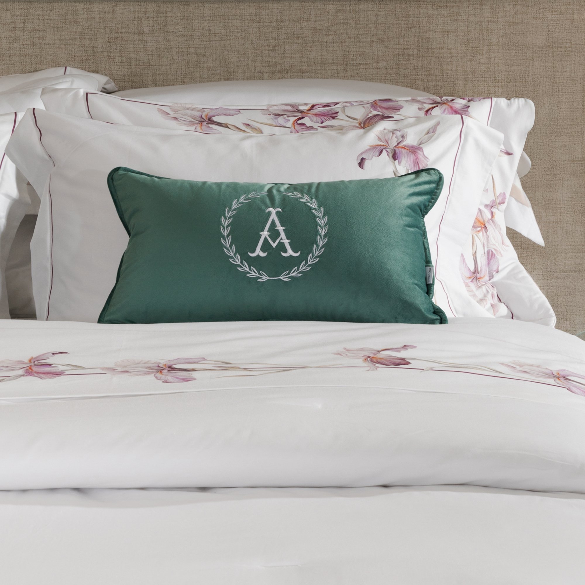 Almofada Monograma Filetto Bordado Simples - Acqua